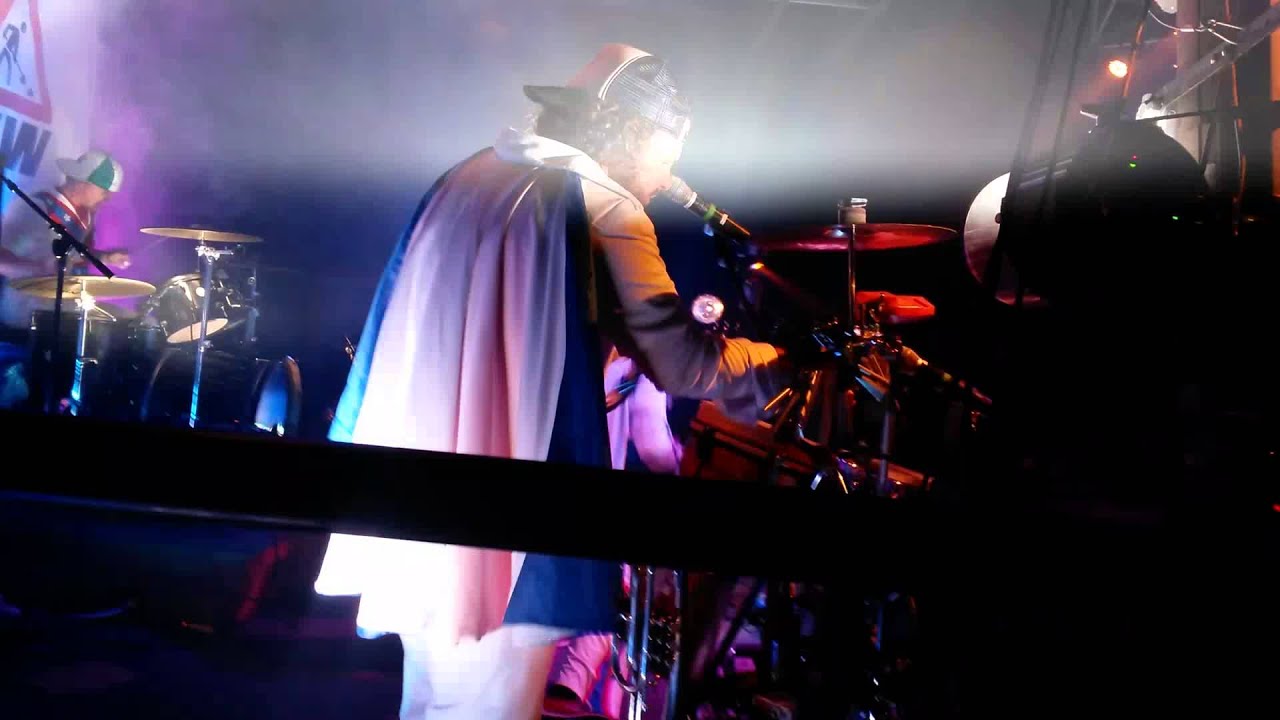 Poo Live Crew ~ Good Vibrations @ Bronson Rock - YouTube