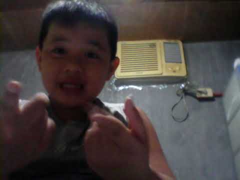 Pinakita ni Jared ang  kanyang dinisine na pencil Case