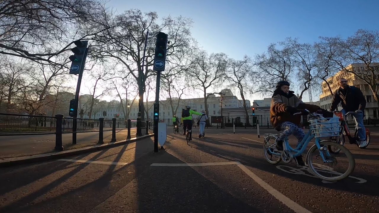 Cycling London junctions 230213: King’s Cross to Victoria - YouTube