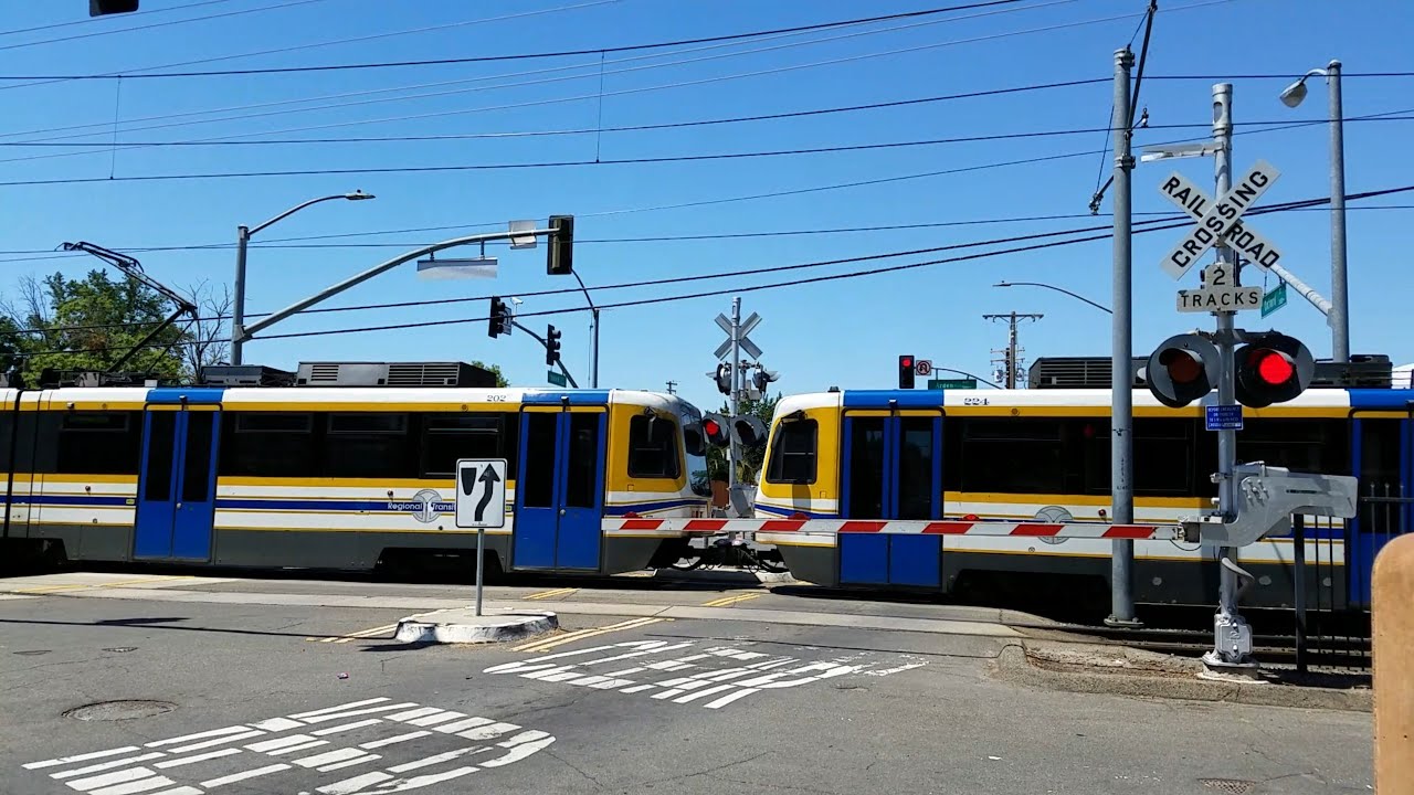 Oxford Street Railroad Crossing, Sacramento Light Rail Blue Line Trains ...