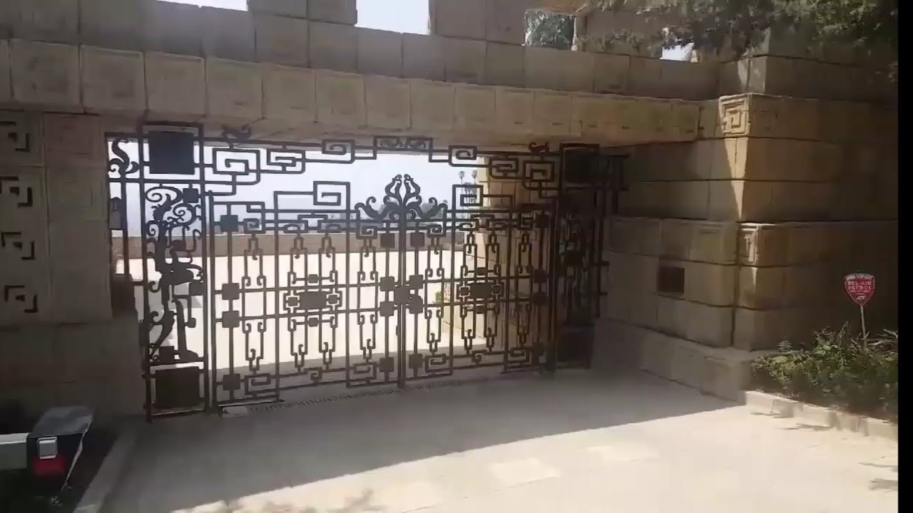 Vincent Price's HOUSE ON HAUNTED HILL House - YouTube