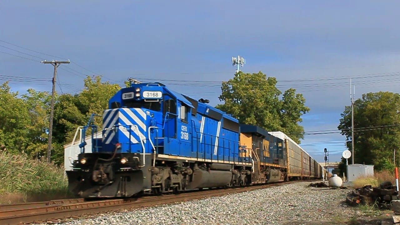CEFX SD40-2 leader heads south through Romulus w/ CSX Autorack Train ...