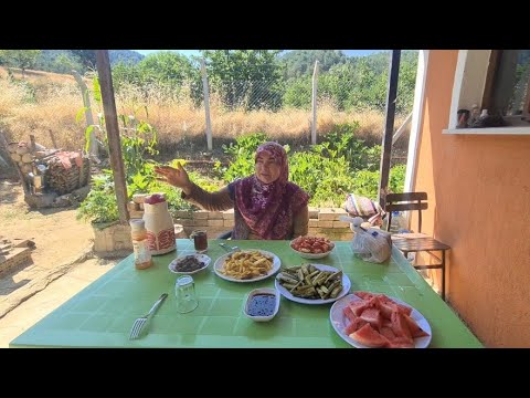TEK BAŞIMA KAHVALTI KÖYE GİTTİM ANALAR YOK HERKES KAK EDİYO MEMNUNEYE RASLADIM TURŞULUK HASAT GÜBRE 