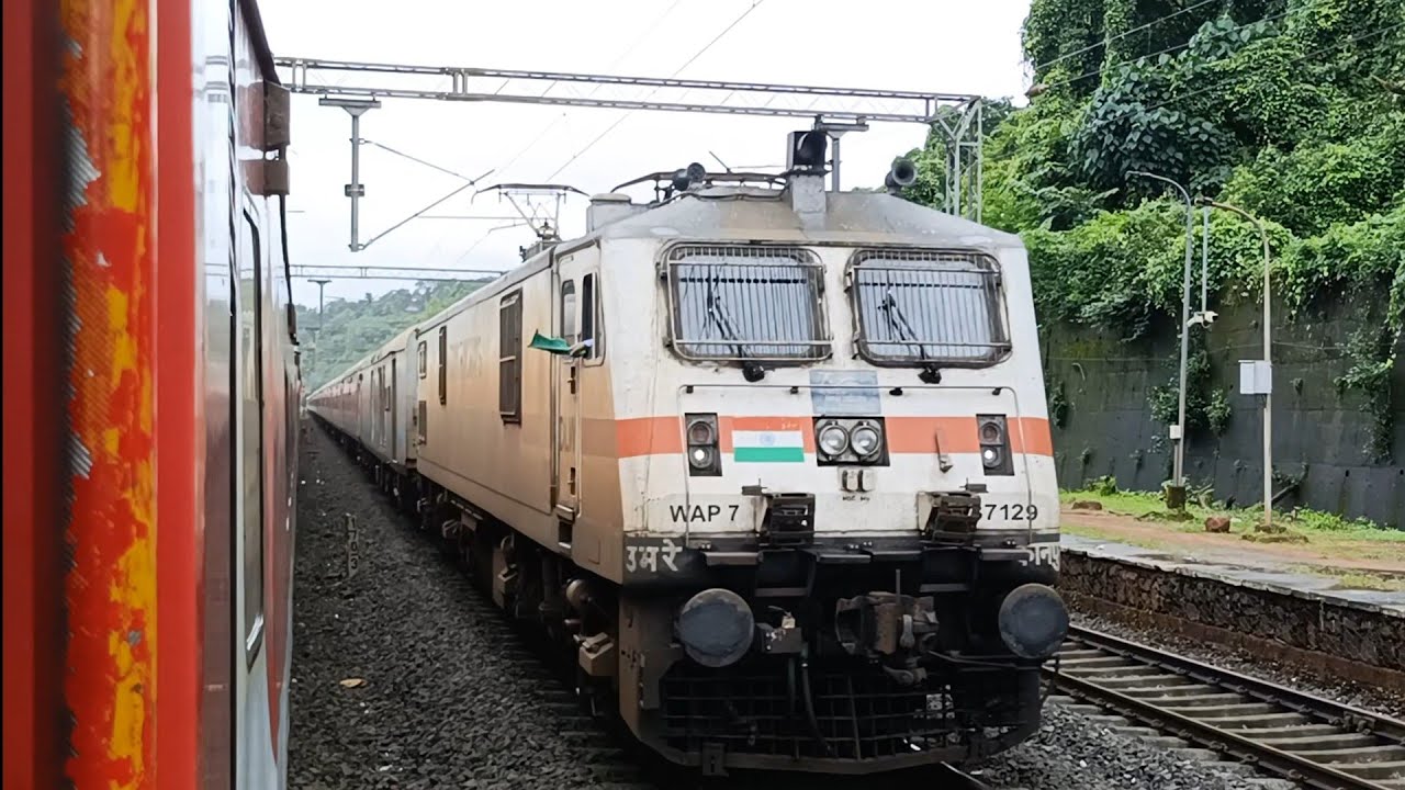 India's Longest Running 12431 TVC NZM Rajdhani Express Xing With 10103 ...