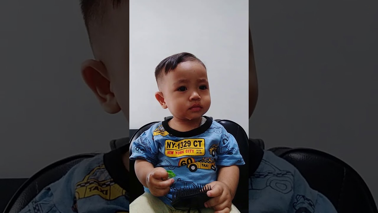 Bayi lucu potong rambut di barber shop - YouTube