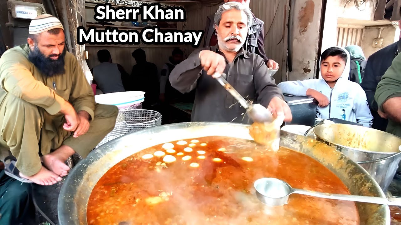 Famous Rewari Nashta in Multan | Breakfast in Rewari Street Food Multan ...