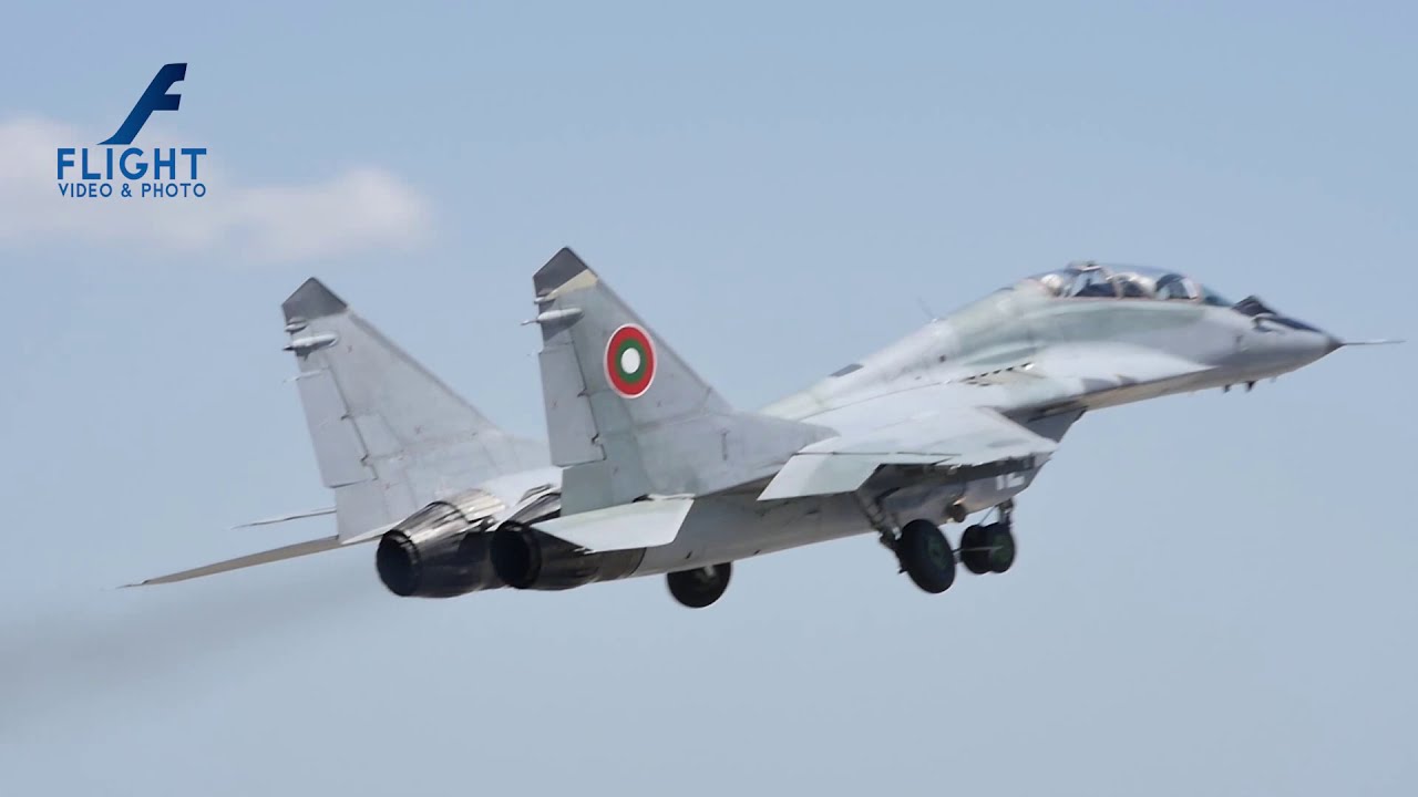 MiG-29 Fulcrum Take Off and Opening Air Intakes in Slow Motion - YouTube
