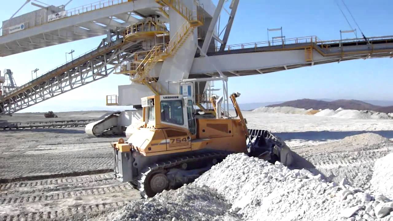 Liebherr PR 754 Litronic Bulldozer - YouTube
