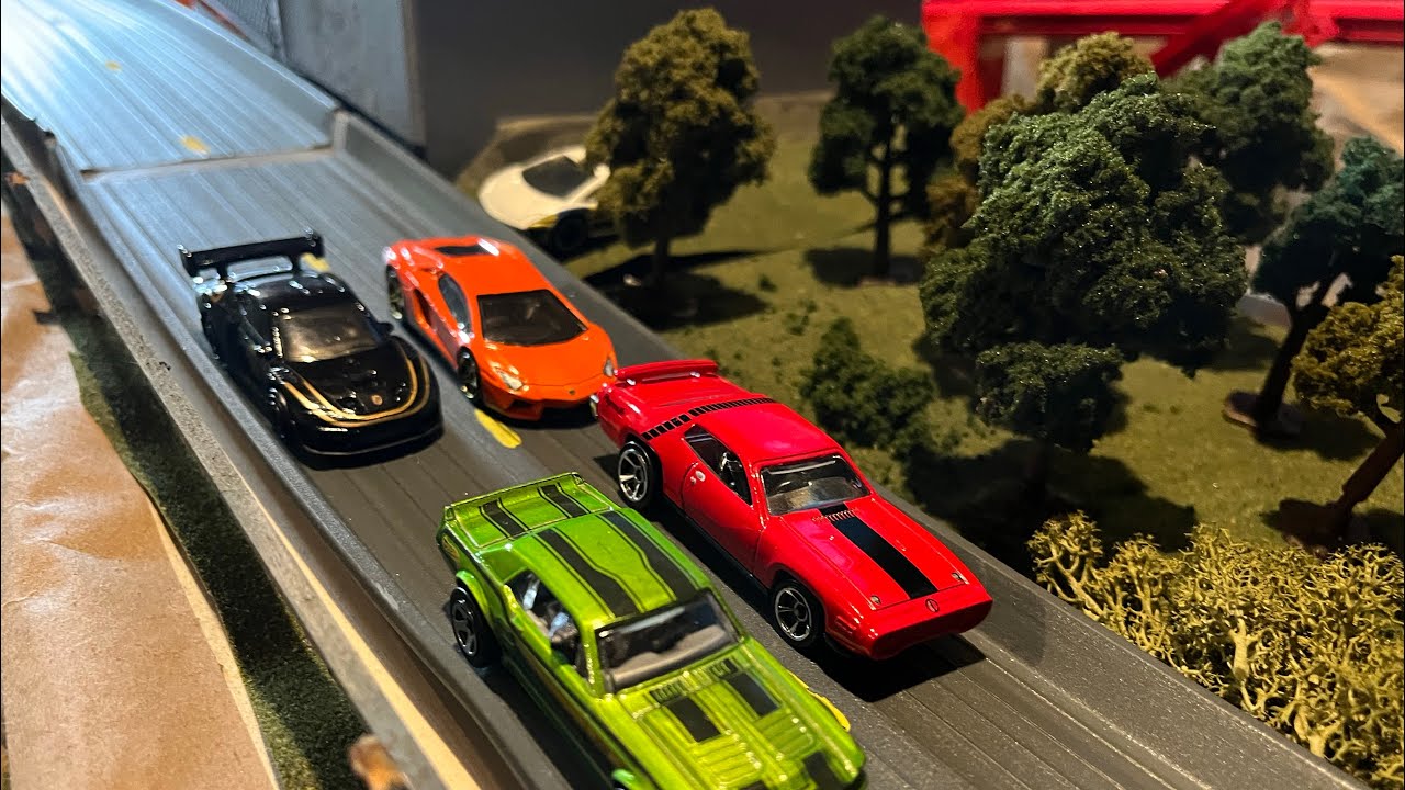 DieCast hot wheels car racing in a top of the list A class race. Best ...