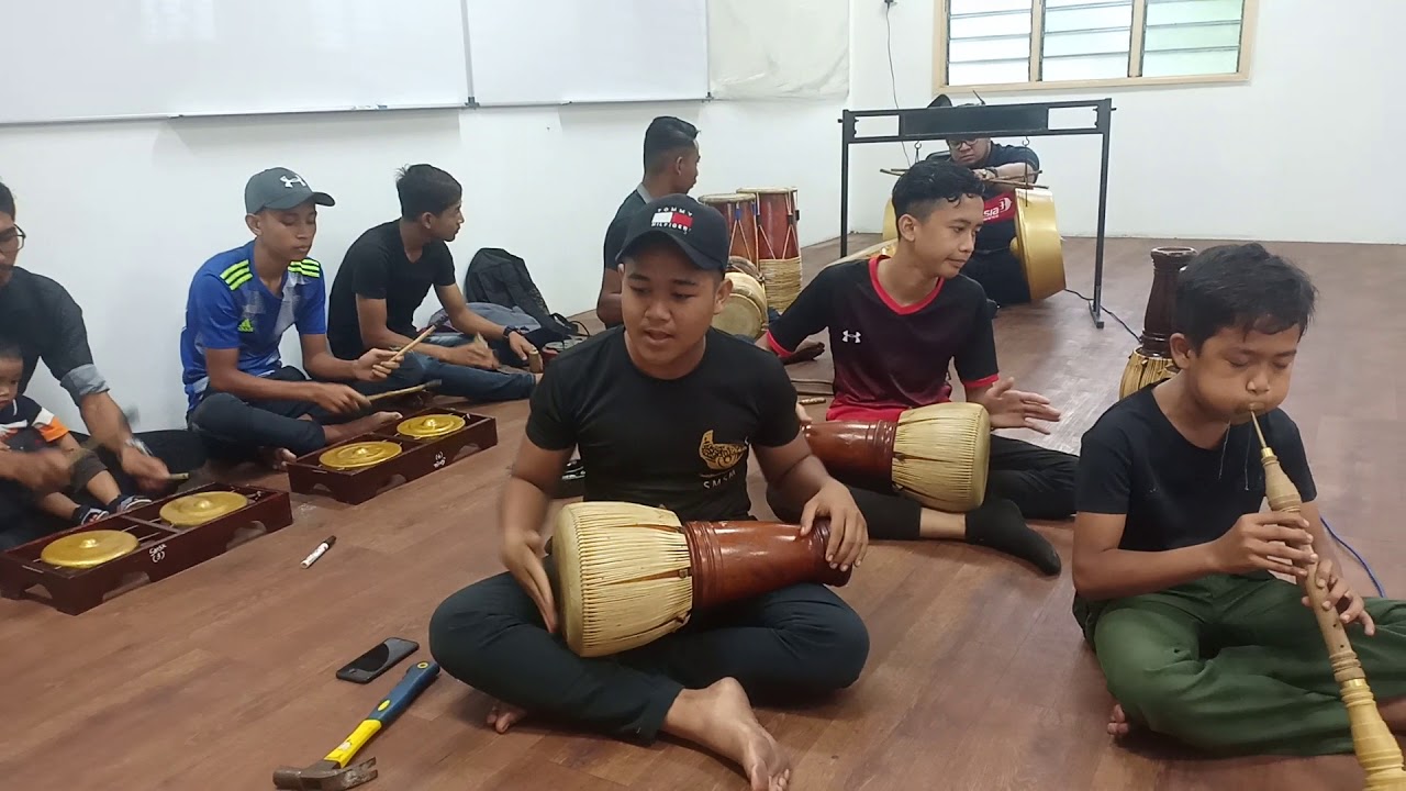 Lagu Pok dogol(latihan dari pelajar SM.Kuala Krai) - YouTube
