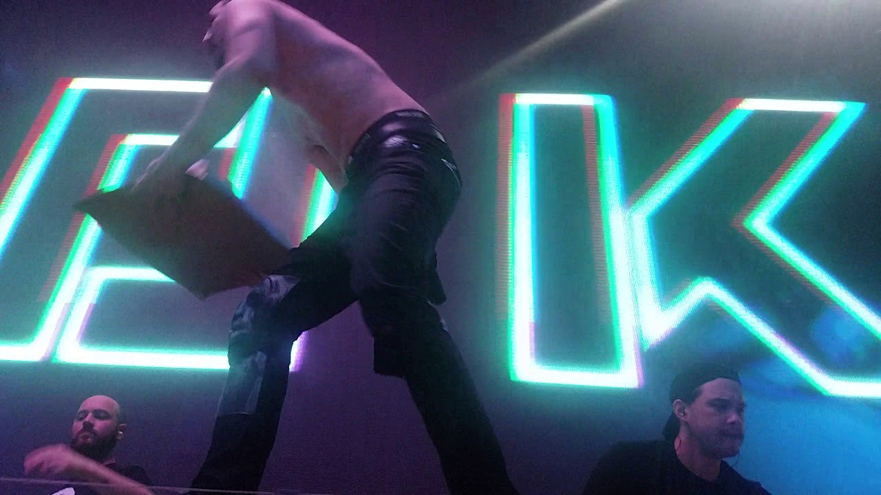 Steve Aoki - Cake Face (Premier Nightclub - Atlantic City) - YouTube