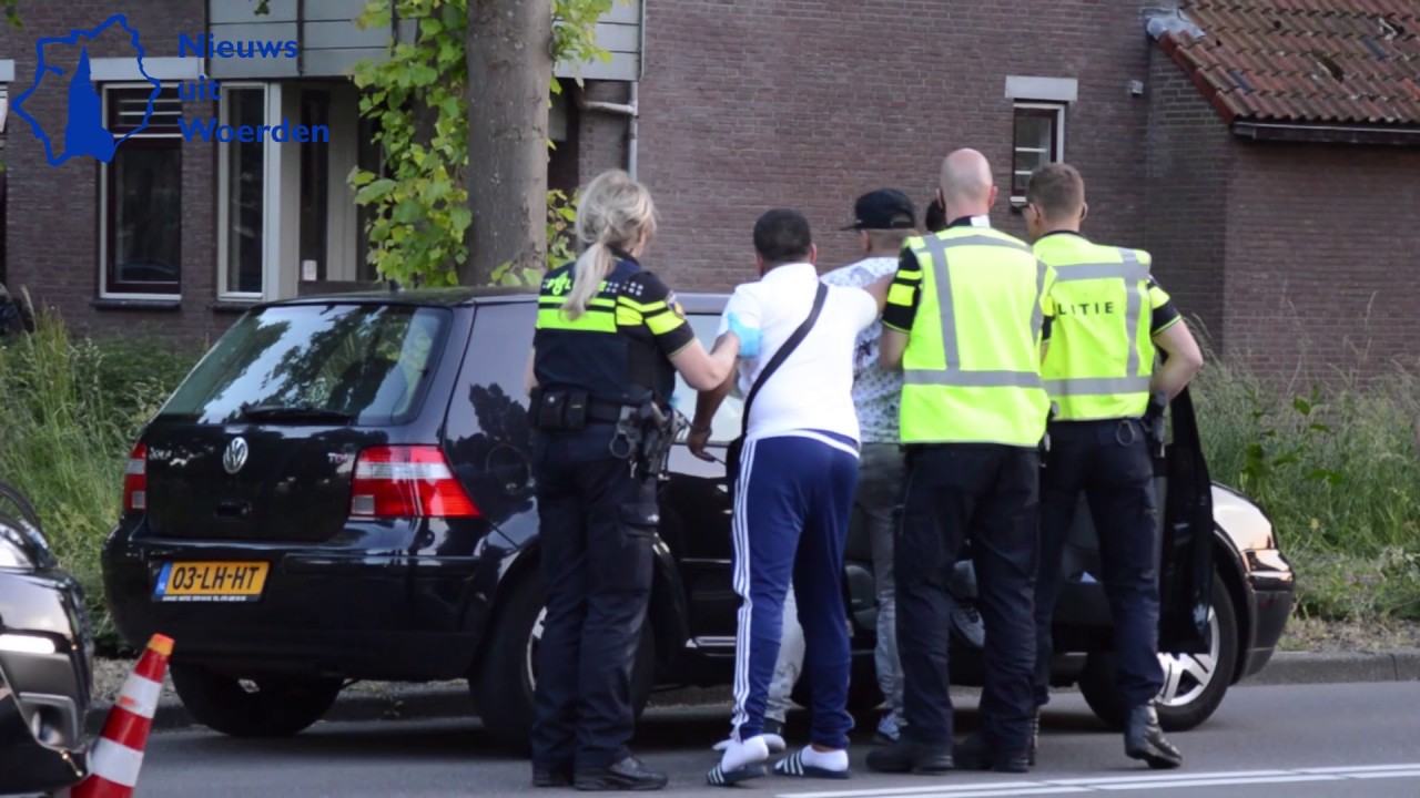 Man wordt woedend na aanrijding op de Hollandbaan in Woerden. - YouTube