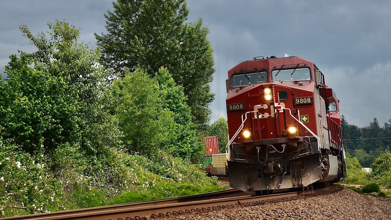 CPR Train Spotting HD: CP 9808 West, A70-21 highballs Maple Meadows BC ...