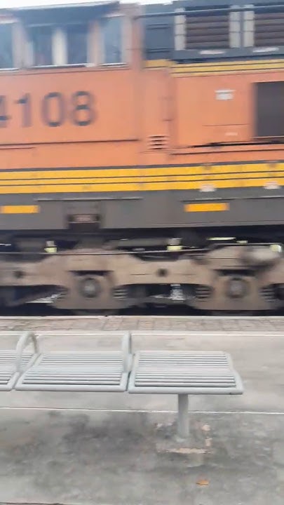 BNSF 4108 & 6830 Leads Fast Westbound - YouTube