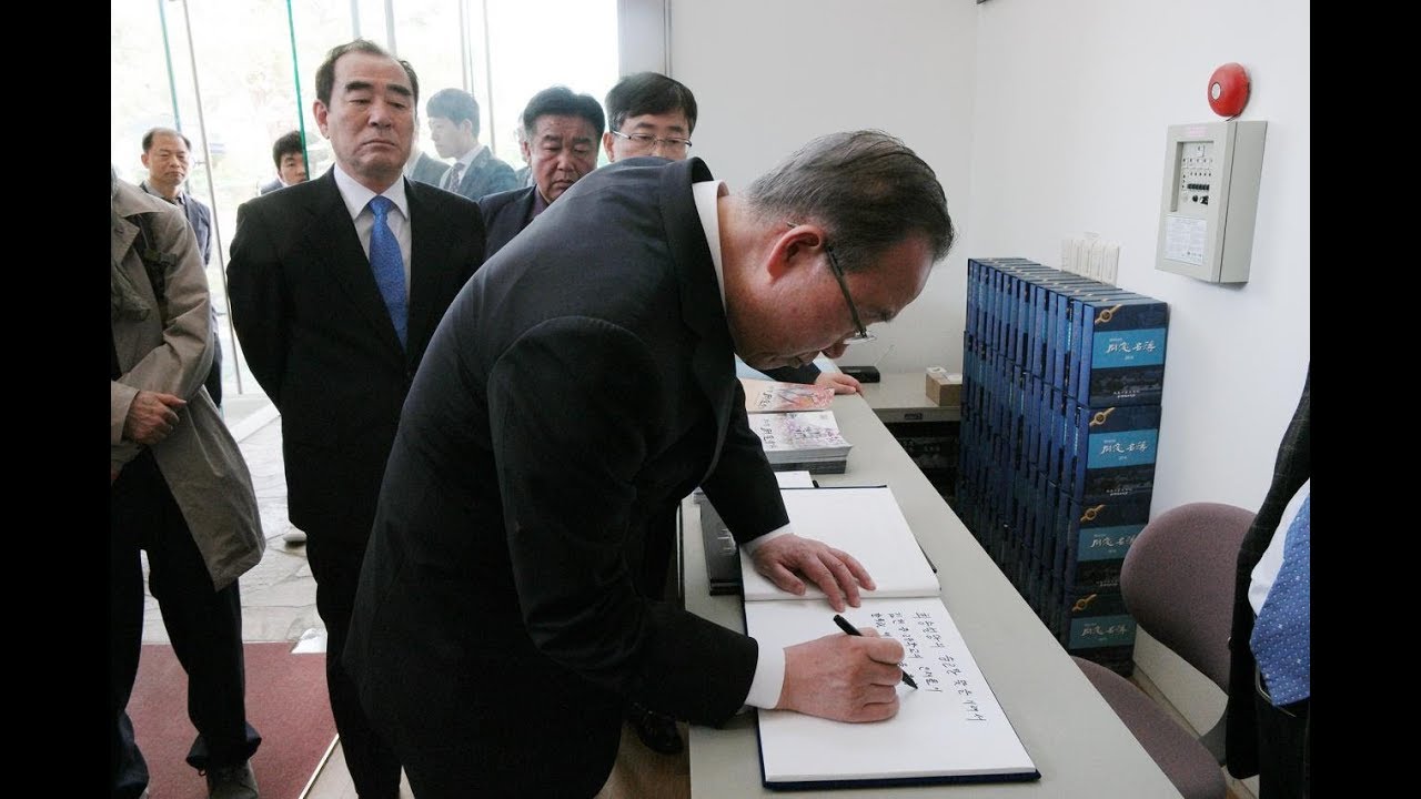 H. E. Ban Kimoon's Visit to Gimcheon High School (영문 캡션) - YouTube