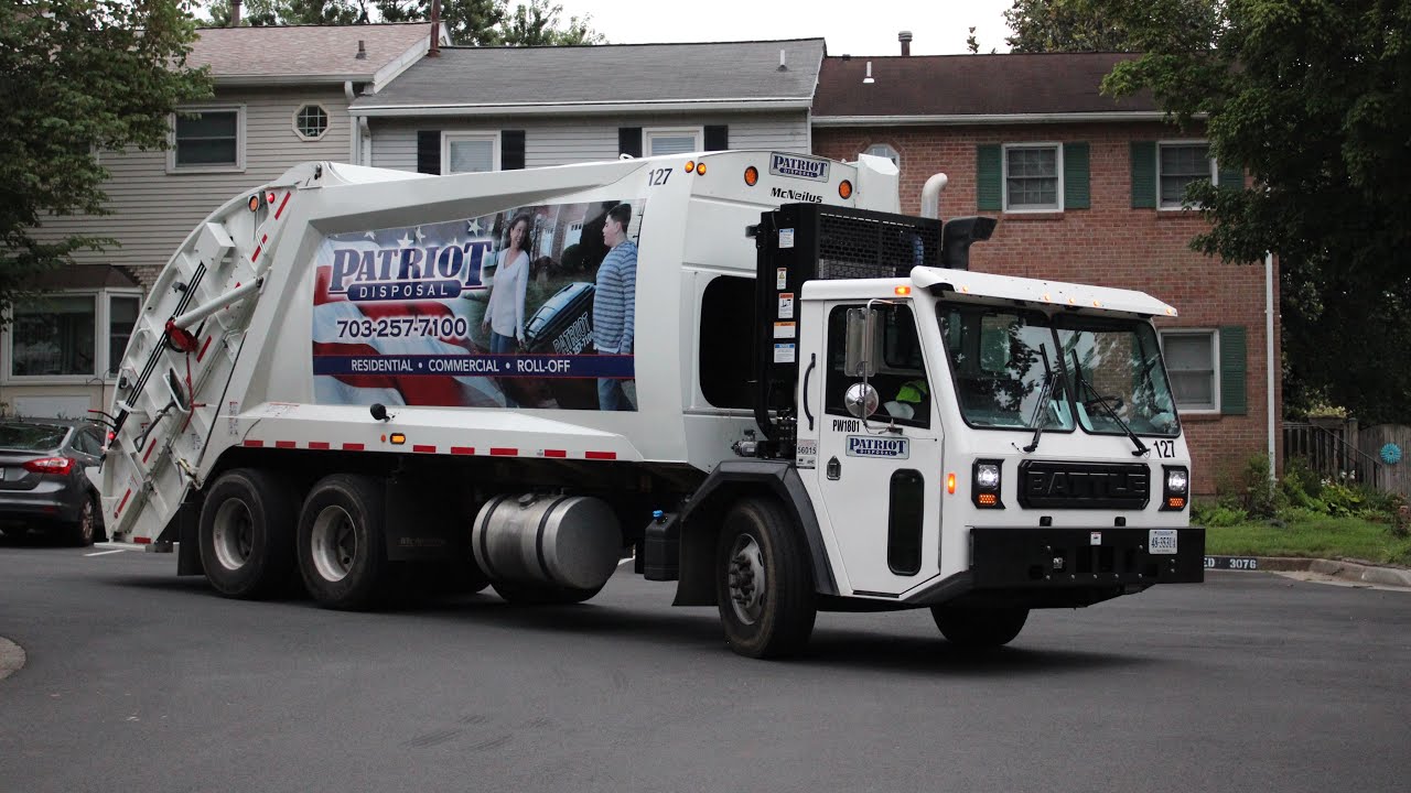 Brand New 2024 Battle Motors LET2 Garbage Truck - YouTube