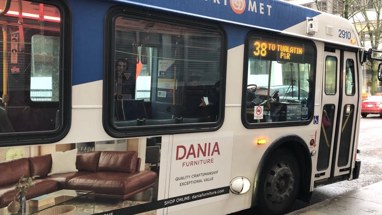 TriMet 2008 New Flyer D40LFR #2910 on line 38 - YouTube