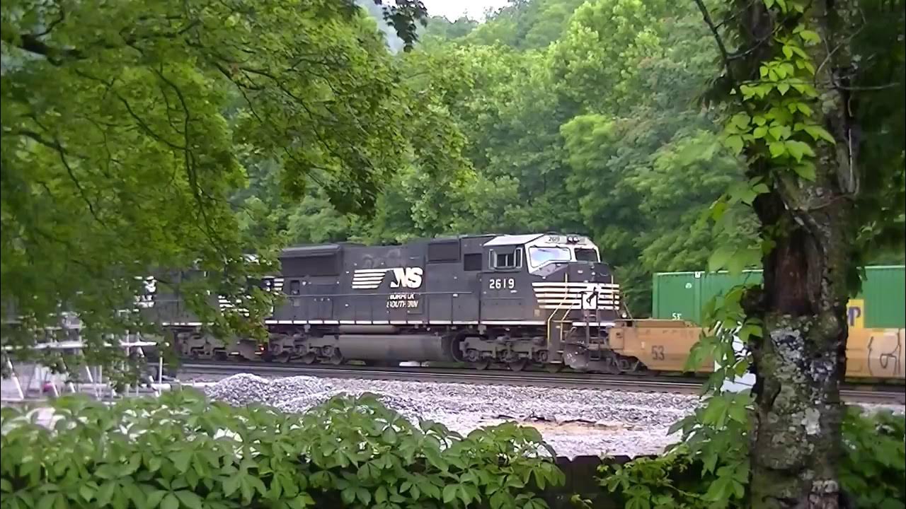 Ex CR Dash 8 Leads NS 201 - YouTube
