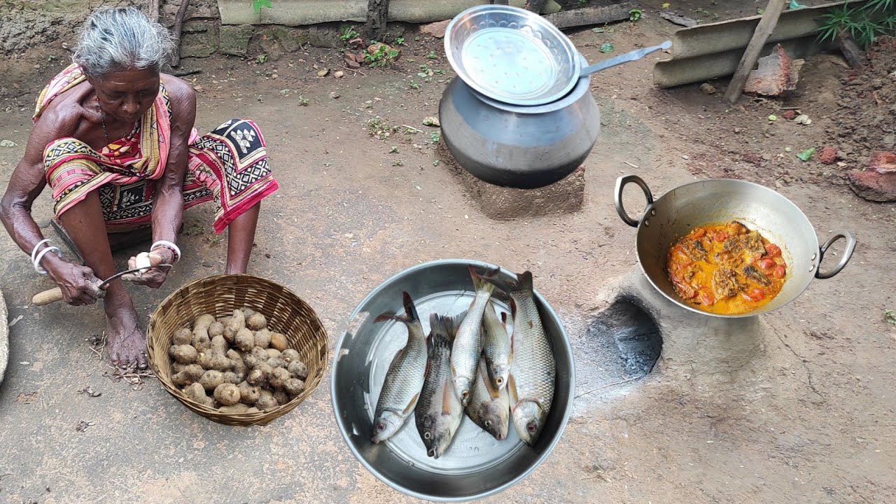 Village Style Fish Curry With Kochu||Indian Village old Food Recipe ...