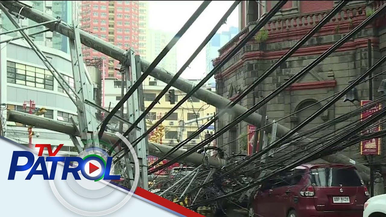 Mga poste ng kuryente nagbagsakan sa Maynila | TV Patrol - YouTube