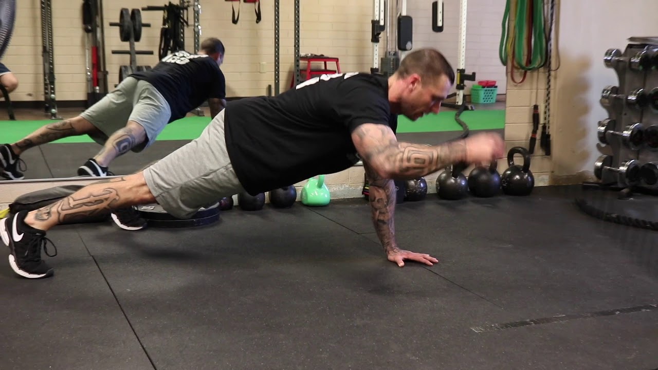 Battle Rope Plank - YouTube