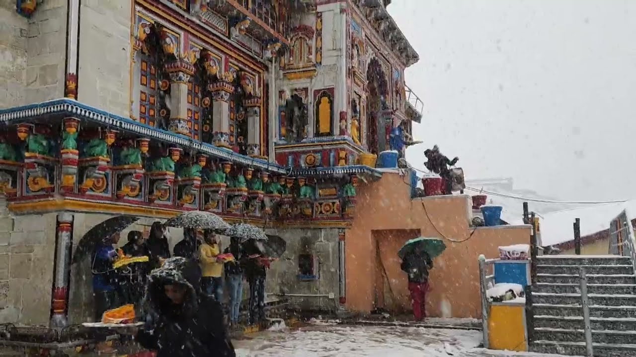 Snow at Badrinath Temple - YouTube
