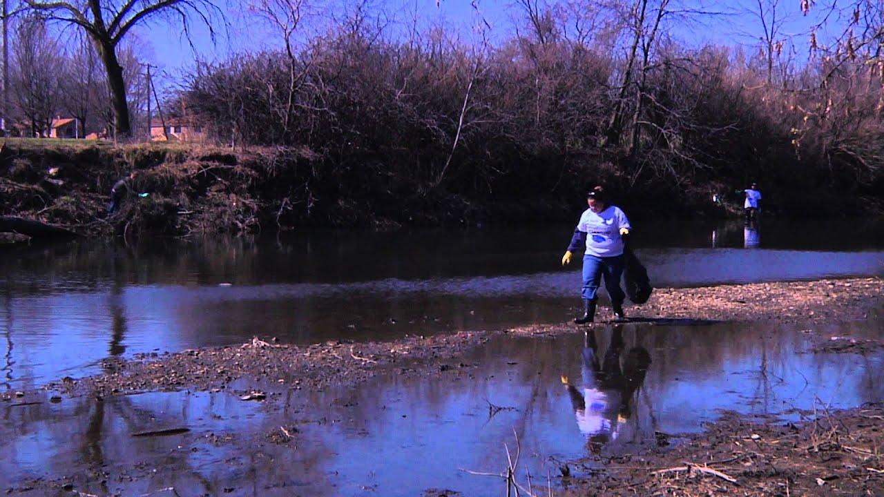 Milwaukee River Keepers Spring Clean-up - Milwaukee Water Commons - YouTube