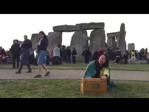 歌う瞑想 Singing Meditation by Chini Masako at Stonehenge on the Summer ...