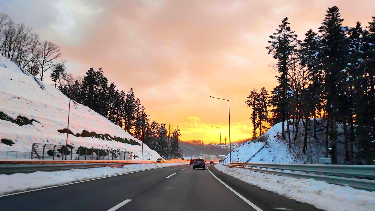 [4K Sunset Drive ASMR] 눈 덮인 산과 황홀한 노을 | 고속도로 드라이브 | Snowy Mountains and ...