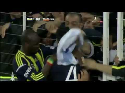 Bekir İrtegün'ün Taraftarla Öpüşmesi