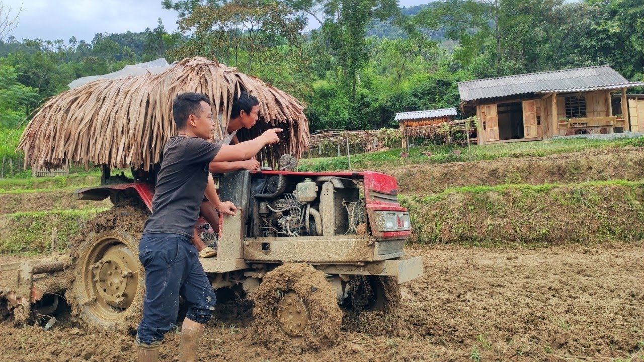 The fastest way to dig up the soil on the farm. I asked my brother and ...