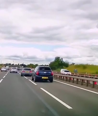 WRONG OVERTAKING ON MOTORWAY #shorts - YouTube