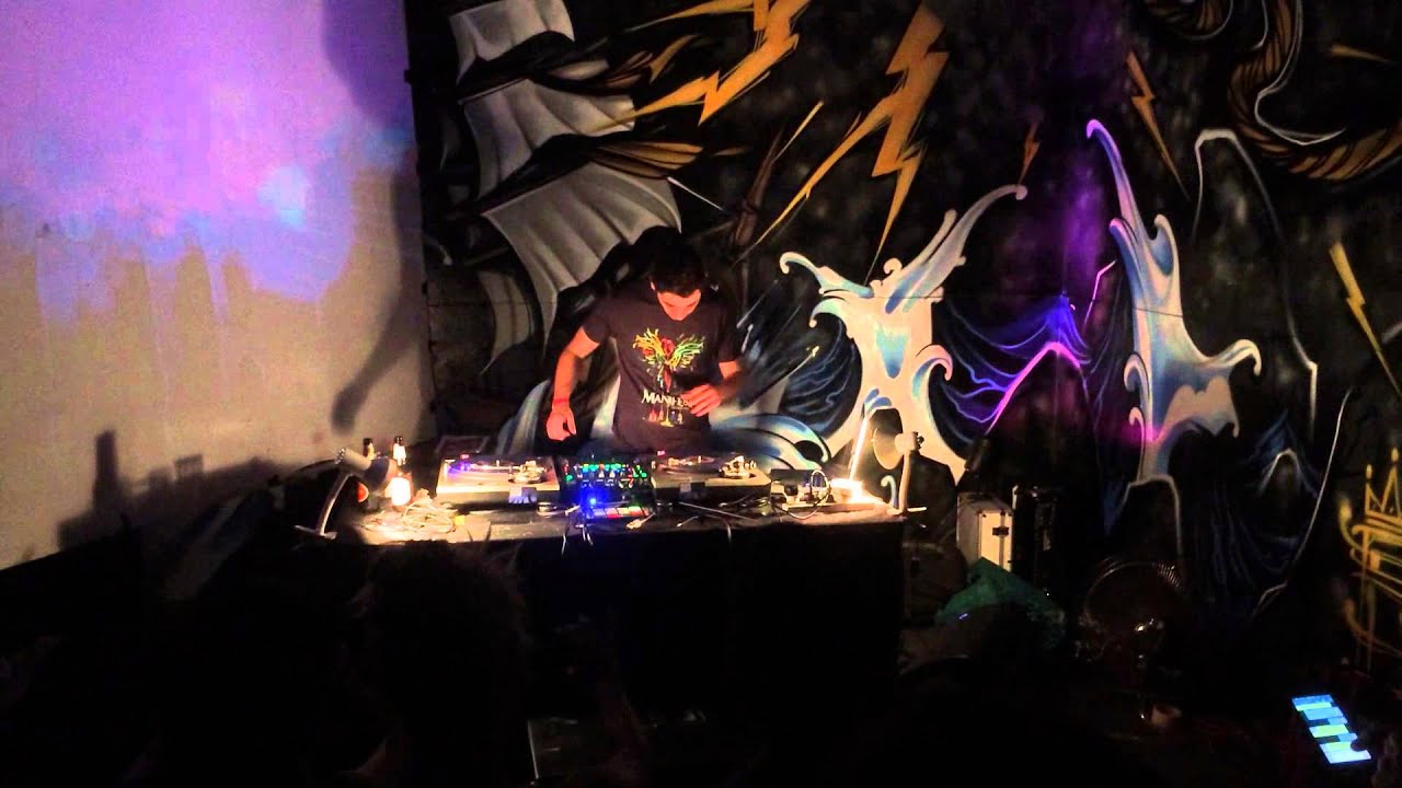 JFB Brisbane Show DJ Shadow Midnight in a perfect world (Live remix ...