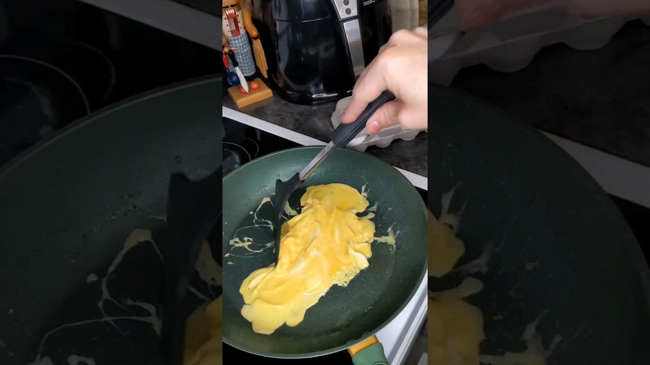 the correct way to cook eggs? - YouTube