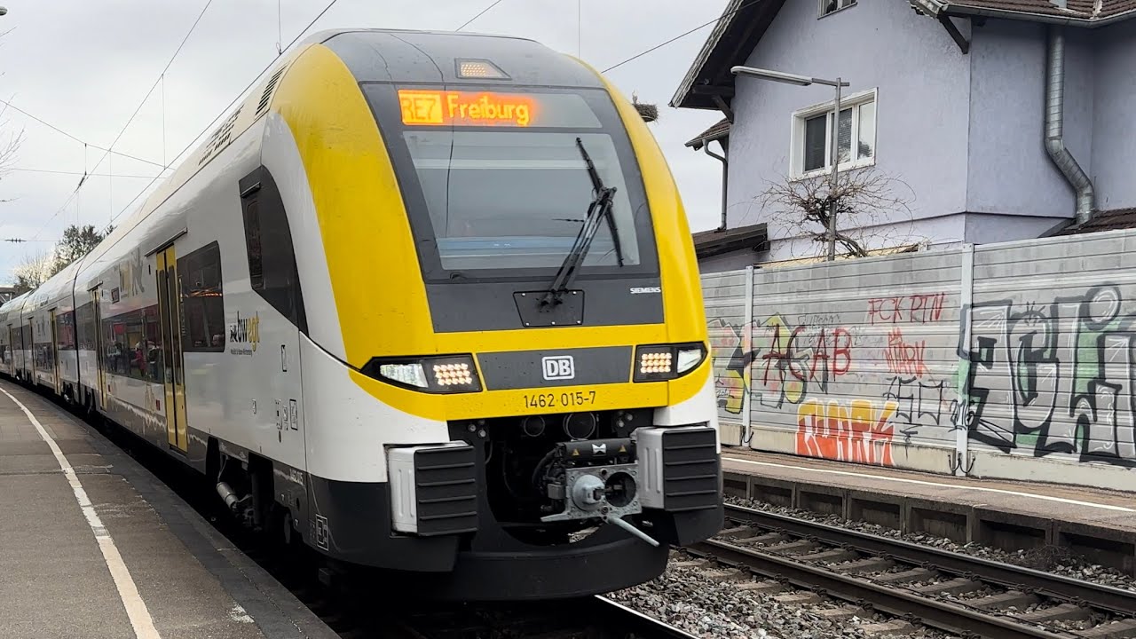 Züge durch den Bahnhof Schallstadt - YouTube