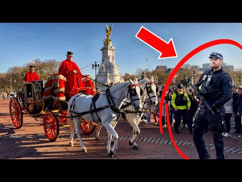 Heavy Armoured Police Protect VIP Carriages Arriving at Buckingham ...