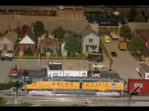 Tom Johnson's Model Trains - YouTube