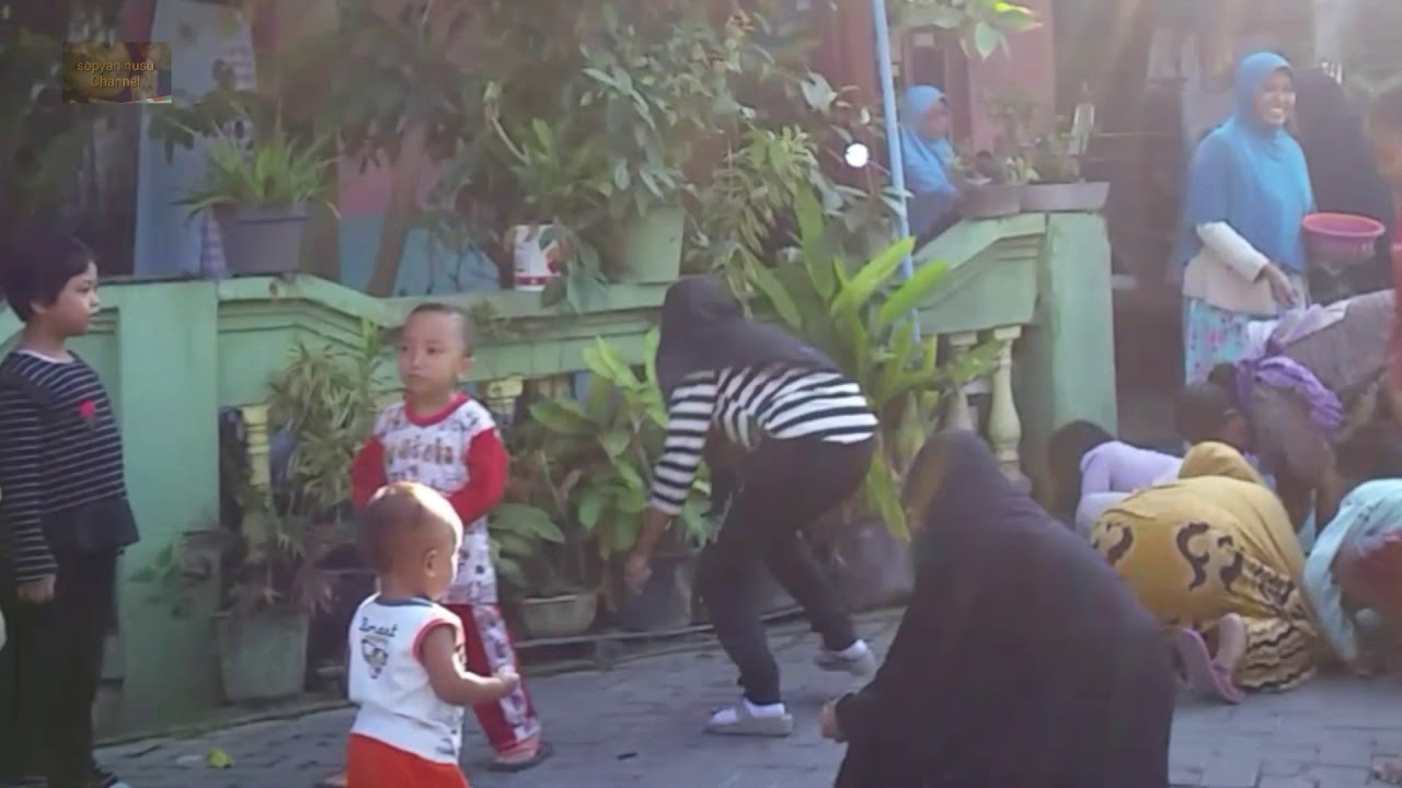 Tradisi Udik Udikan - YouTube