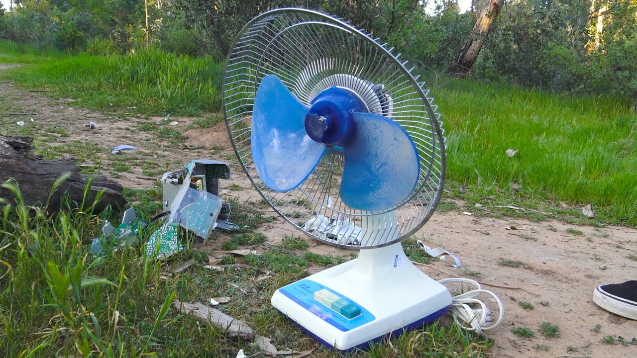 Generic Vintage Blue Table Fan Destruction - YouTube