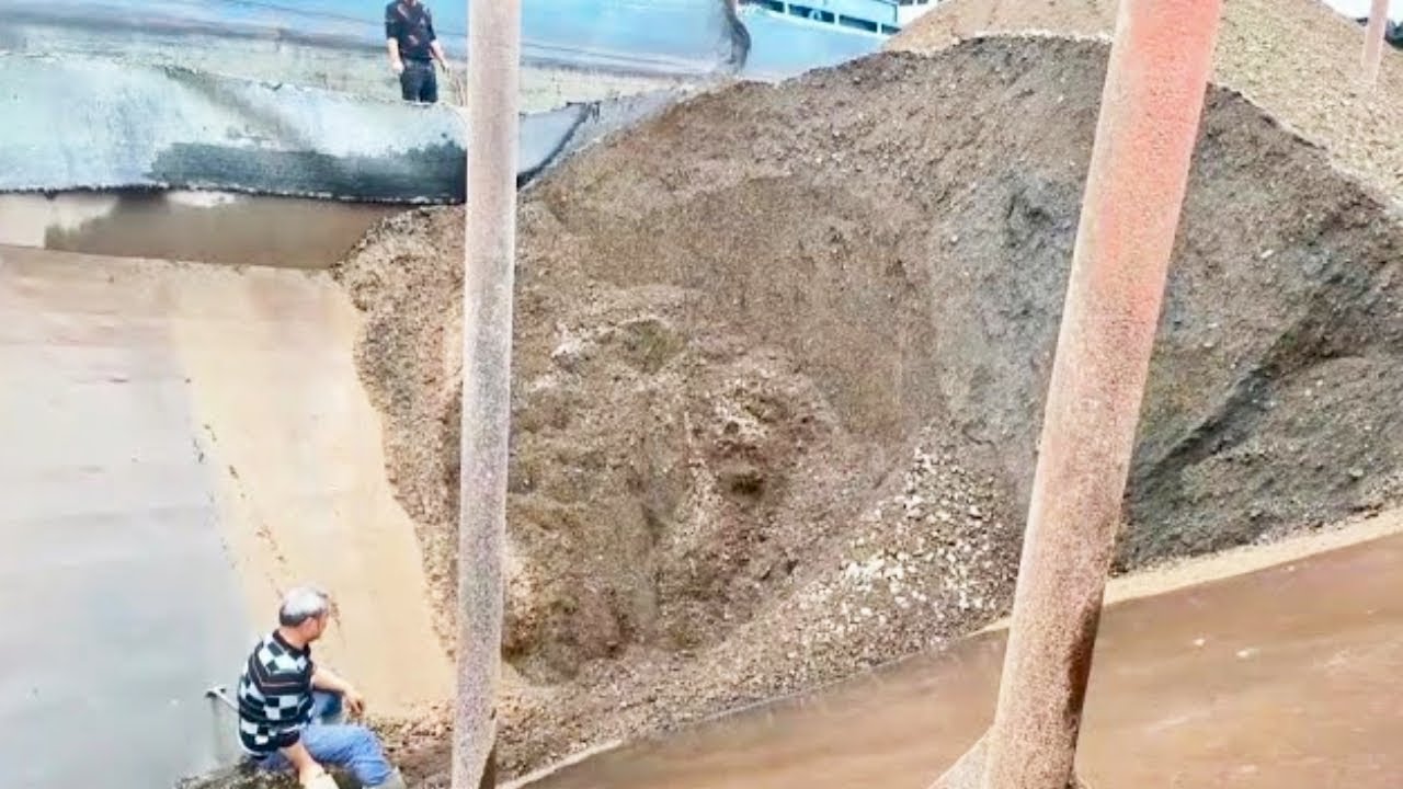 Sand Ship Fails To Unload Sand - Smooth Flow - Relaxing Video - YouTube
