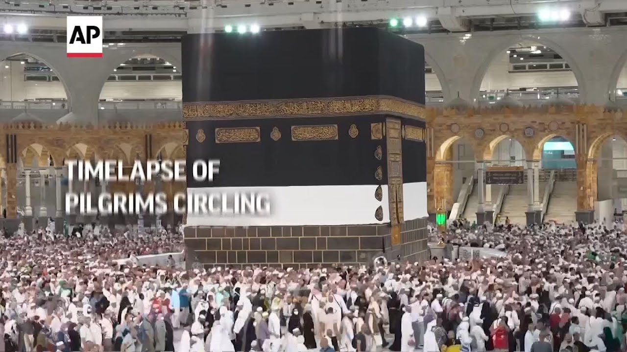 Timelapse of pilgrims circling Kaaba in Mecca - YouTube