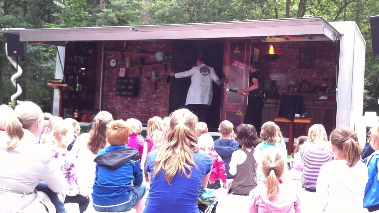 Kinderartiest Rolando bezoekt Juliana toren - show van Jul de Muis en ...