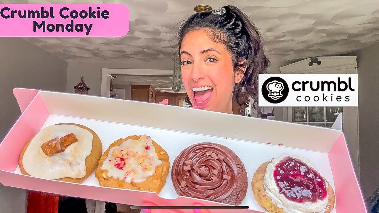 CRUMBL COOKIE MONDAY 🍪- Strawbery Crumb Cake, Berries + Cream ...