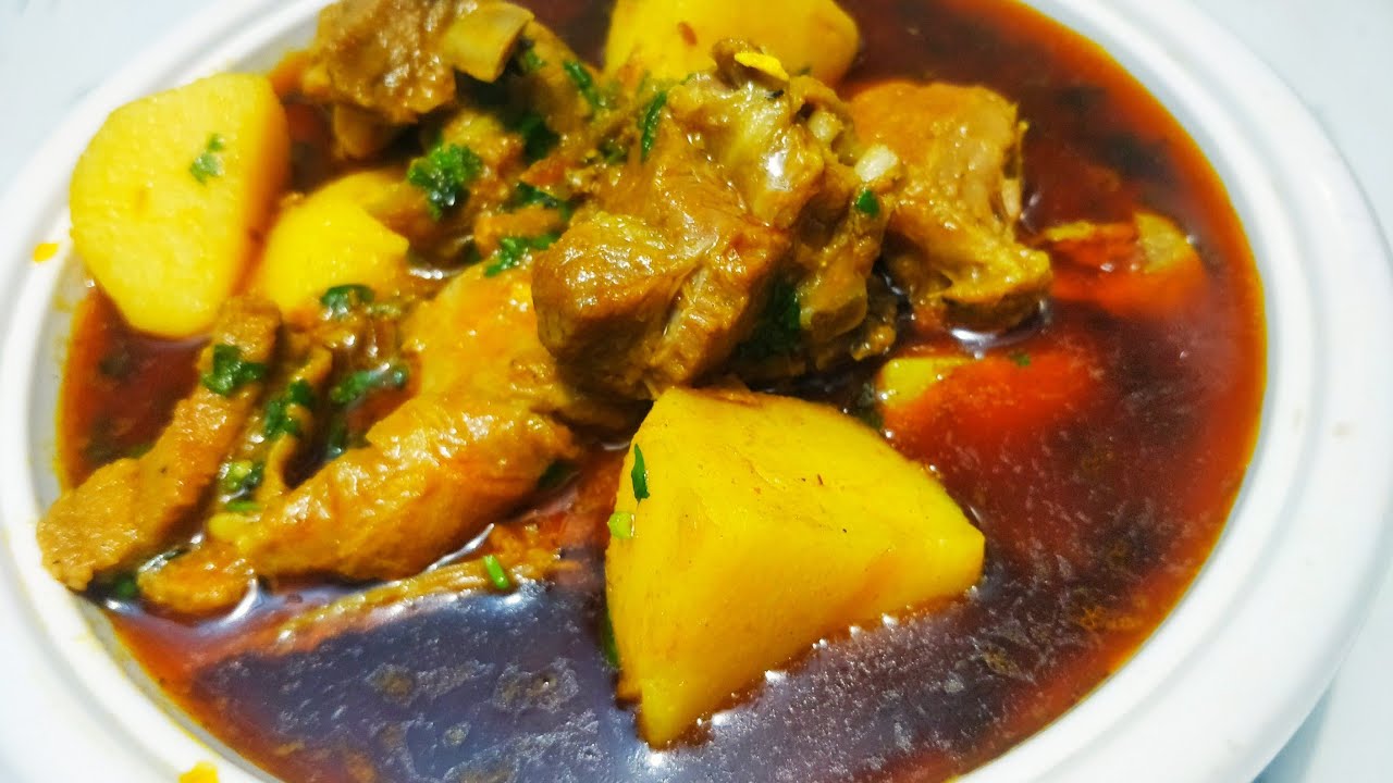 लाजवाब स्वाद वाला आलू गोस्त सालन 😋Best potato mutton korma recipe /Aloo ...