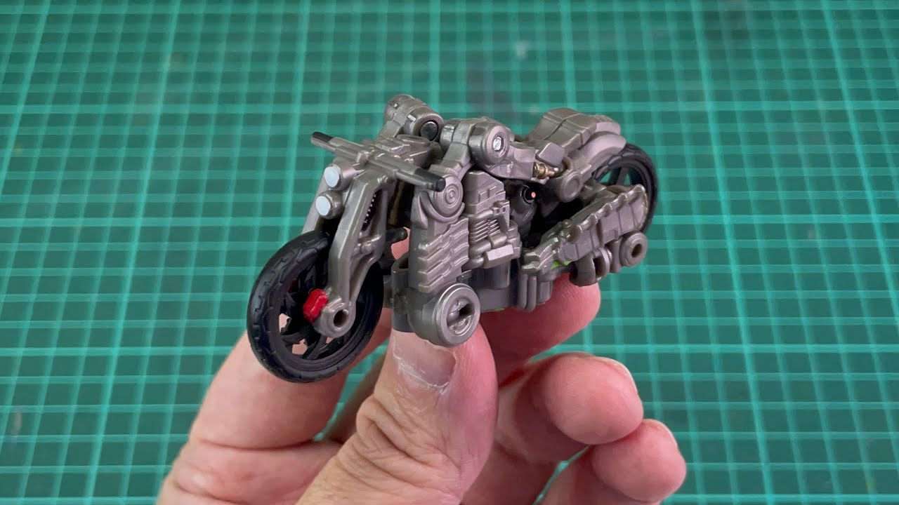 Transformers Studio Series Core Mohawk (Alt mode to Robot mode) - YouTube