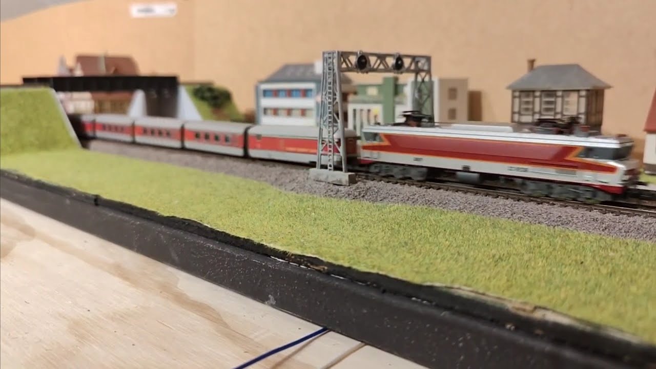 N Scale SNCF BB15000, CC6000, Talgo TEE - YouTube