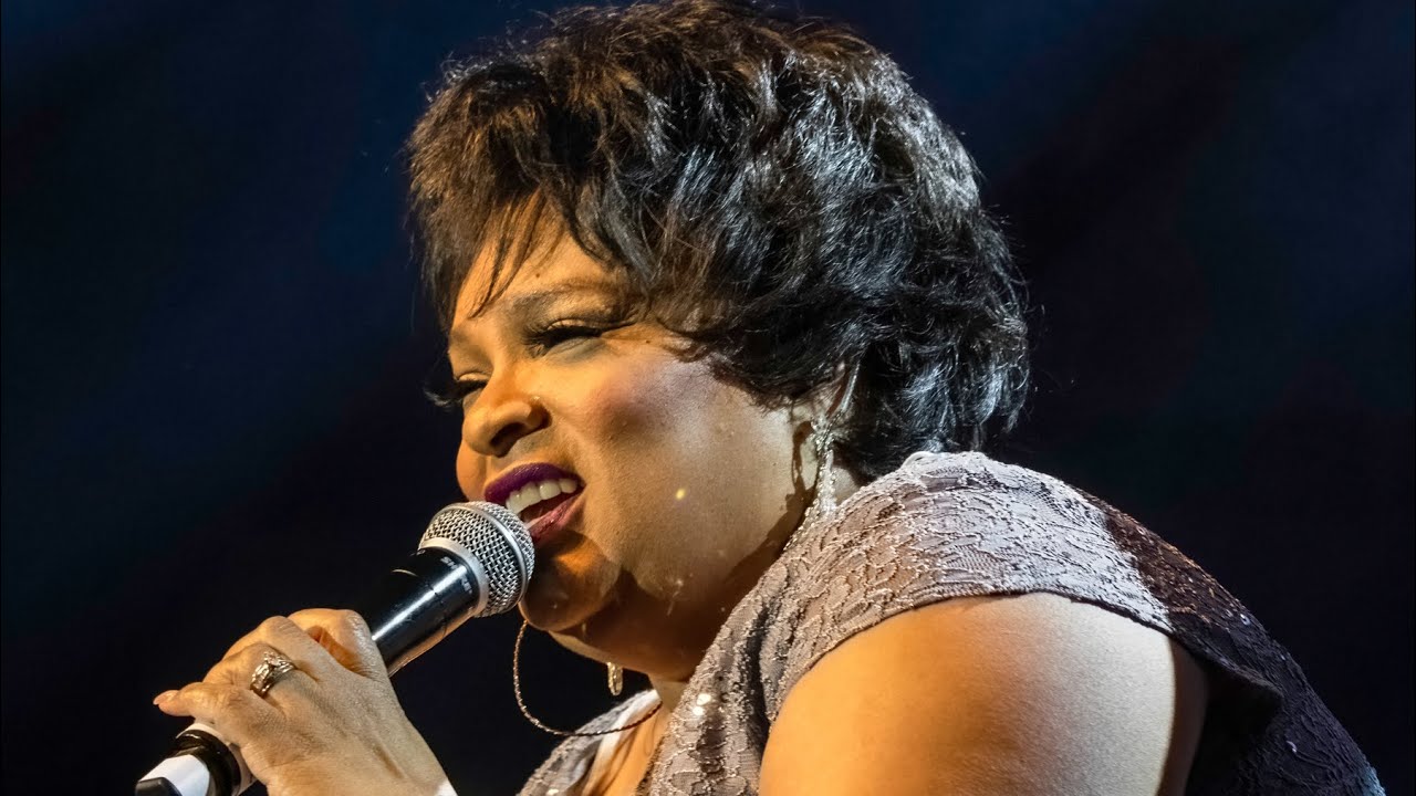 Darnita Rogers sings“Rock Steady” by Aretha Franklin live in Germany ...