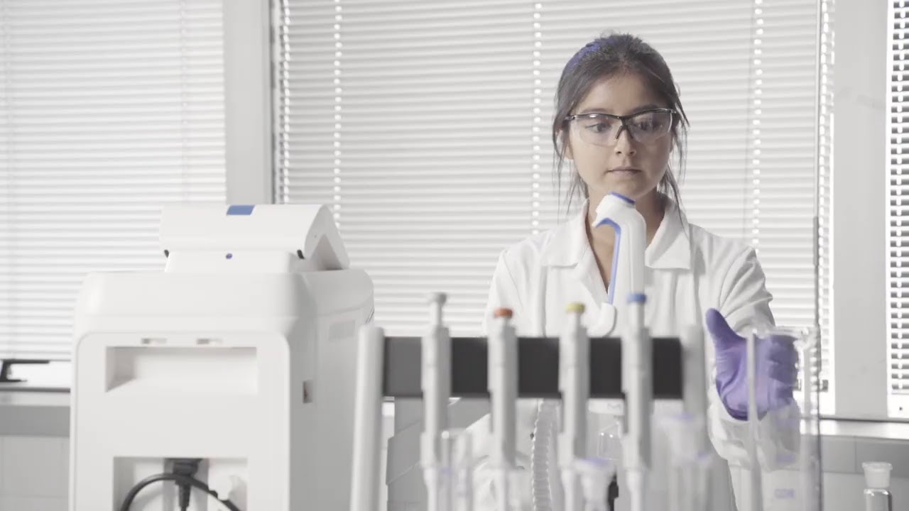 DEMO Hands-free filling | Milli-Q® EQ 7000 Ultrapure Lab Water System ...