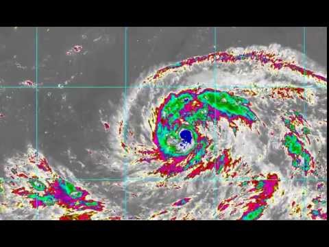 Typhoon Soudelor Impacting Saipan - YouTube