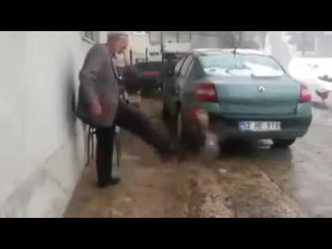 Ordulu dedeyle horozun amansız kavgası  süper ötesi fenomen dede :)